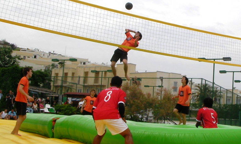 Bossaball, el deporte que mezcla fútbol, voleibol y capoira que está ...