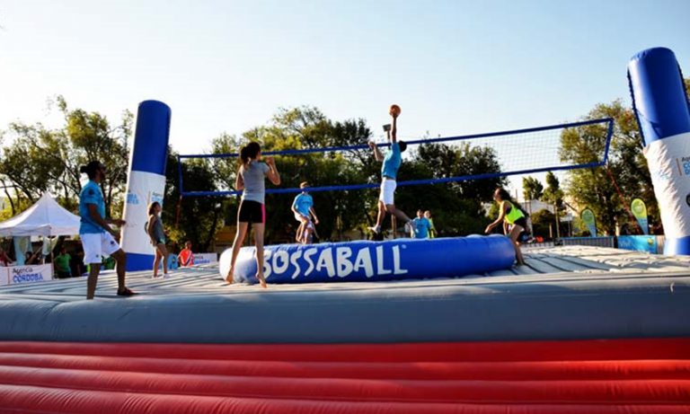 Bossaball, el deporte que mezcla fútbol, voleibol y capoira que está ...